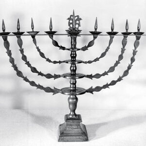 Selecting the Menorah on Cuseum